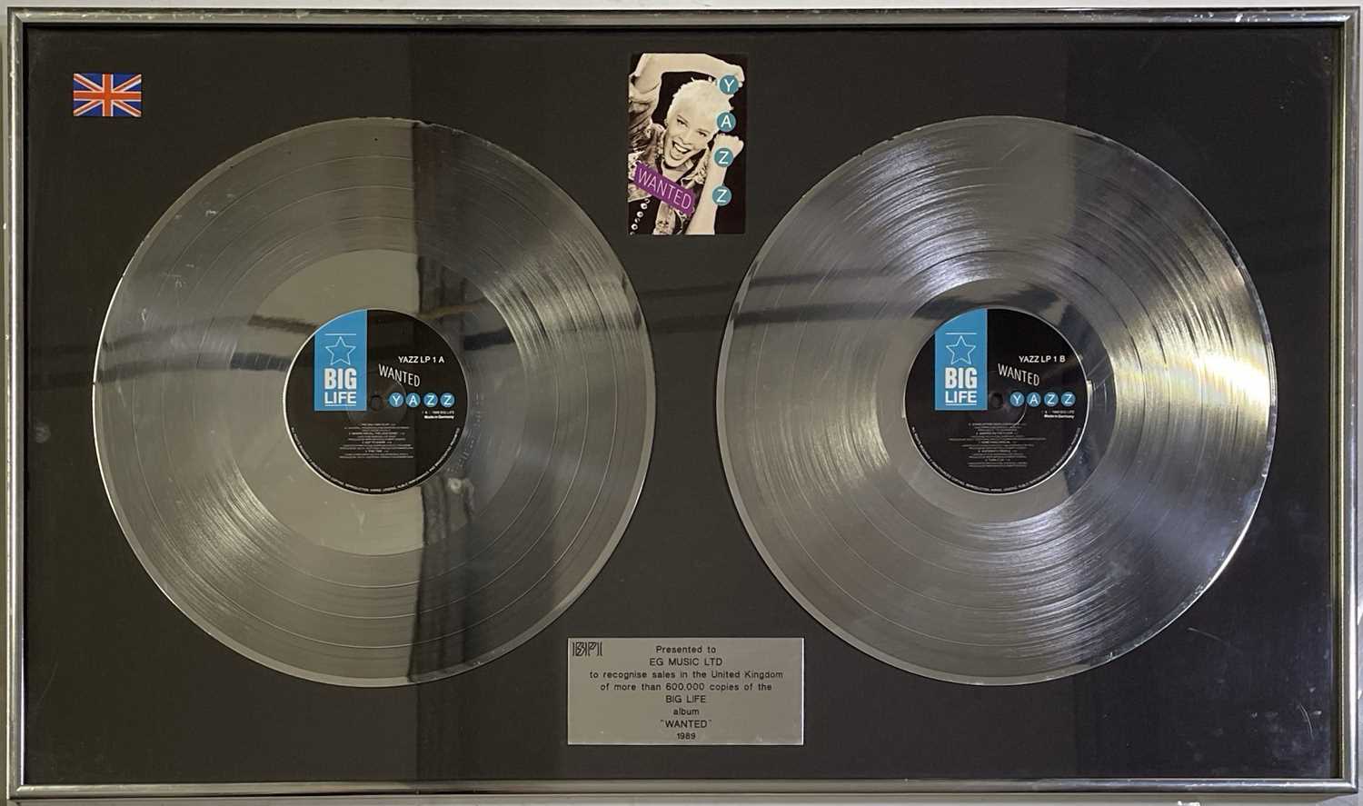 Lot 2410367 - YAZZ - ORIGINAL BPI AWARD.