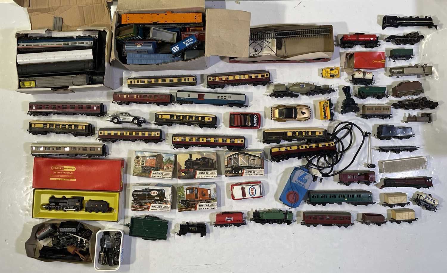 Lot 92 - TRAINS / RAILWAY / SCALEXTRIC ETC.
