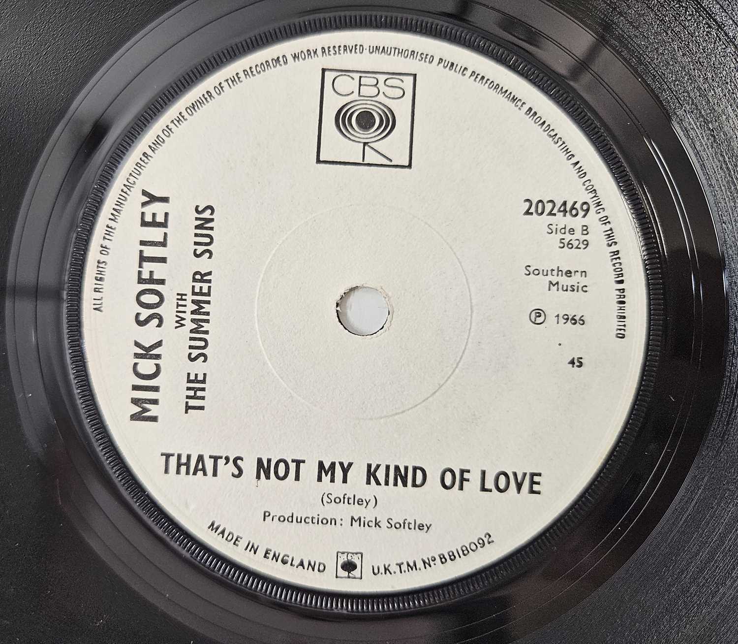 Lot 185 - MICK SOFTLEY - AM I THE RED ONE 7" (ORIGINAL